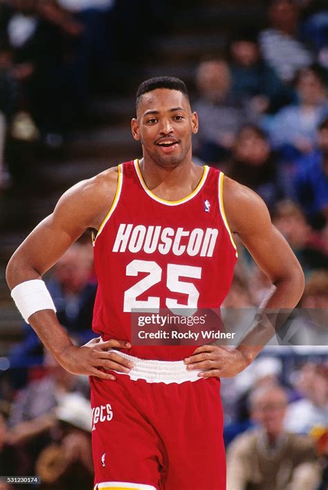 A Close Up Shot Of Robert Horry Of The Houston Rockets During A Game