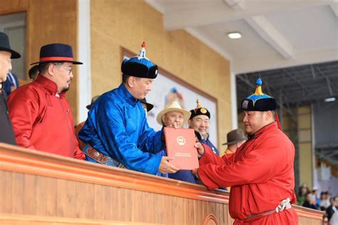 Монгол Улсын начин харцага цолны болзол хангасан бөхчүүдэд цол олголоо