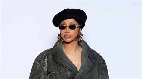 Cardi B And Offset Spice Up Mtv Vmas With Raunchy Bathroom Sex Video Hiphopdx