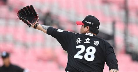 Fa 보상선수 이적→변화 시도 파이어볼러염경엽 감독 체중 더 감량해야