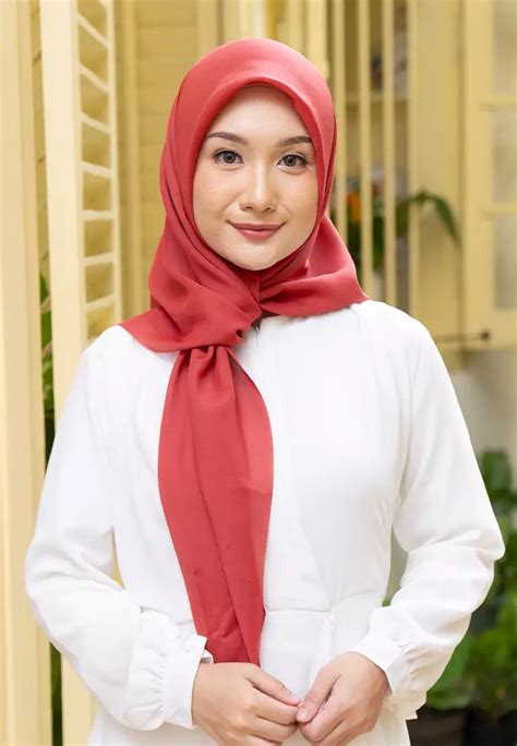 Jual Lozy Hijab Dya Voal Red Original 2025 Zalora Indonesia