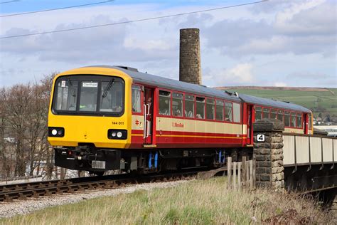 British Rail Class 144 011 Class 144 011 Crossing Bridge N Flickr