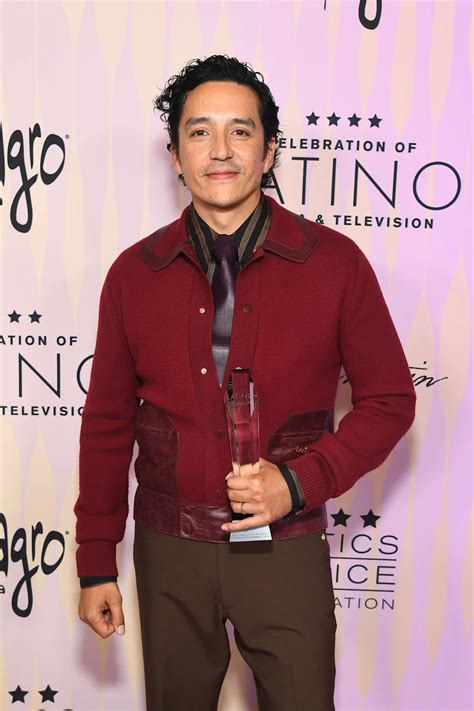 Nikki Glaser Shocks In Snl Monologue With Jokes About Sex Trafficking Pedophilia