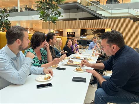 Vandaag Kwam Robert Van Avezaath Efa Rlp® Namens Van Avezaath Financiële… Thomas Van Gastel