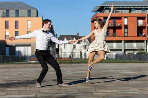 Pin By Dani Hernandez On Art Reference Dancing Pose Reference Slow Dancing Couples Dancing