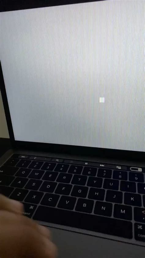 Macbook Pro Screen Problem I Dont Know Why But Sometimes When I Open