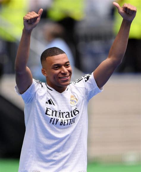 My Dream Is Fulfilled Says Mbappe Kissing The Real Madrid Crest