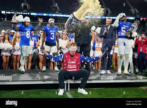 Brian Baumgartner Pours Eggnog On Smu Mustangs Head Coach Rhett Lashlee