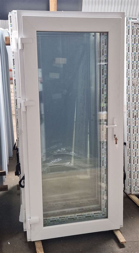 Pvc Ieejas Durvis Baltas 3 Stikli 9 Numurs Strojka Lv