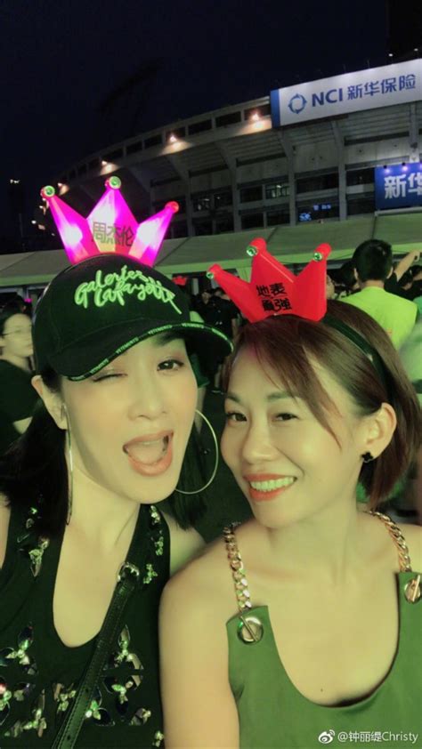 钟丽缇现身周杰伦演唱会，秒变迷妹只为助理圆梦