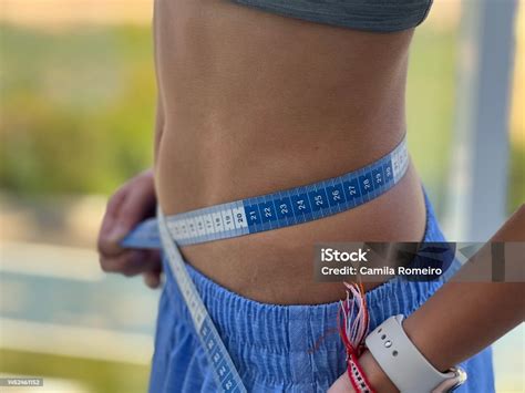Cintura De Niña Foto De Stock Y Más Banco De Imágenes De Cintura