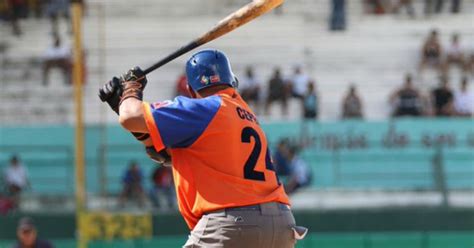 Frederich Cepeda Consigue Los 2000 Hits En Series Nacionales Y Entra A Un Club De Leyendas