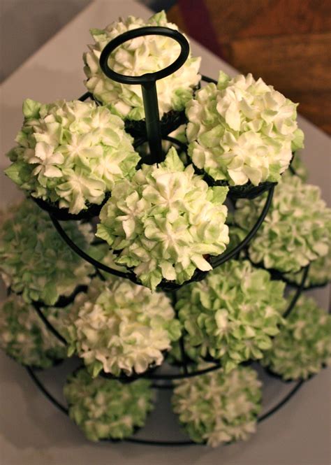Kake Hydrangea Cupcakes