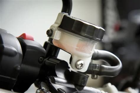 Apa Perbedaan Minyak Rem Dot 3 Dengan Dot 4 • Sopasticom