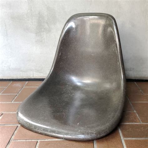 Eames Side Shell Dark Tone Nick White