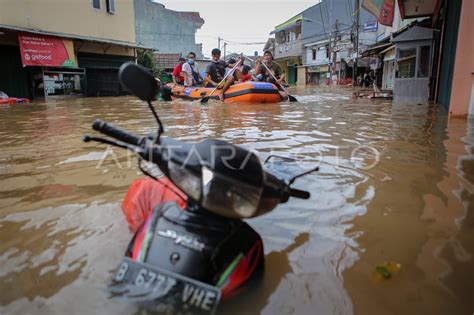 Banjir Di Ciledug Indah Antara Foto