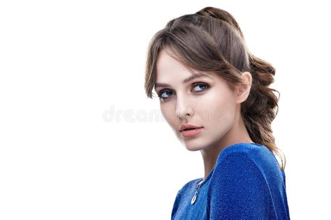 Bello Ritratto Della Giovane Donna Isolato Su Fondo Bianco Immagine