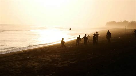18 Ide Permainan Outbound Di Pantai Biar Makin Kompak