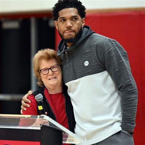 Mccaskey Honors Basketball Coach Who Made Red Tornado The L L Leagues