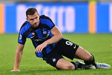 Il Fenerbahce Piomba Su Dzeko Offrendogli Un Biennale