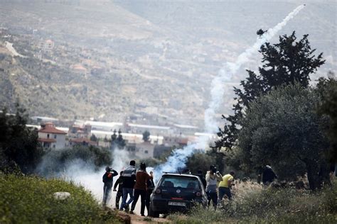 مواجهات بعد قمع مسيرة بيت دجن في نابلس