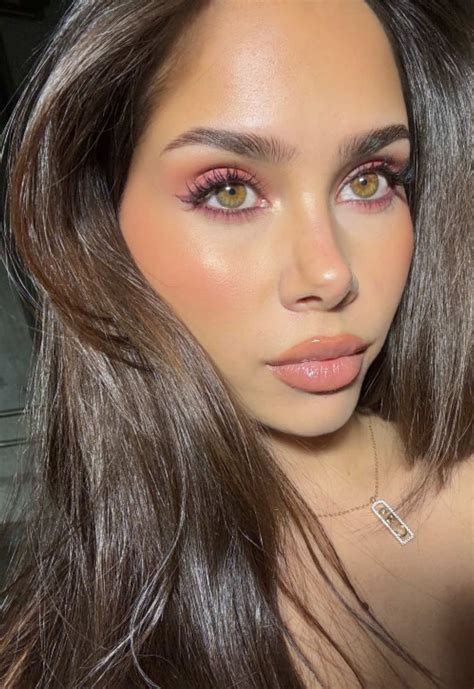 Veryy Simple And Quick 🍇🩷plummakeup Fallmakeup Hazeleyesmakeup Eye