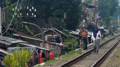 Indonesias Poverty Rate Falls But Inequality Rises Lpem Feb Ui