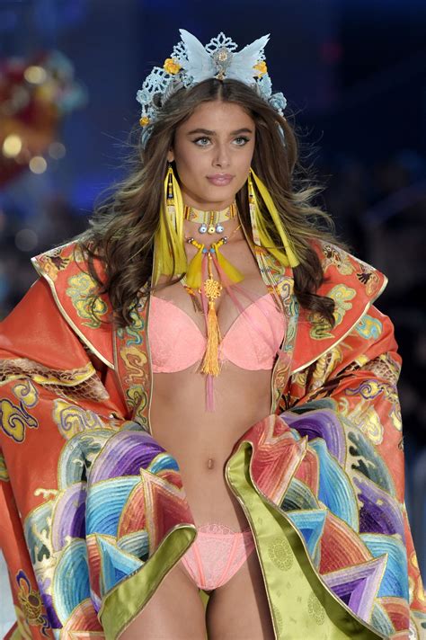 Taylor Hill At Victorias Secret Fashion Show 2016 Hawtcelebs