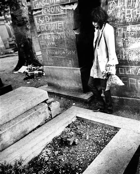 The Mind Patti Smith At Jim Morrisons Grave Père Lachaise Paris