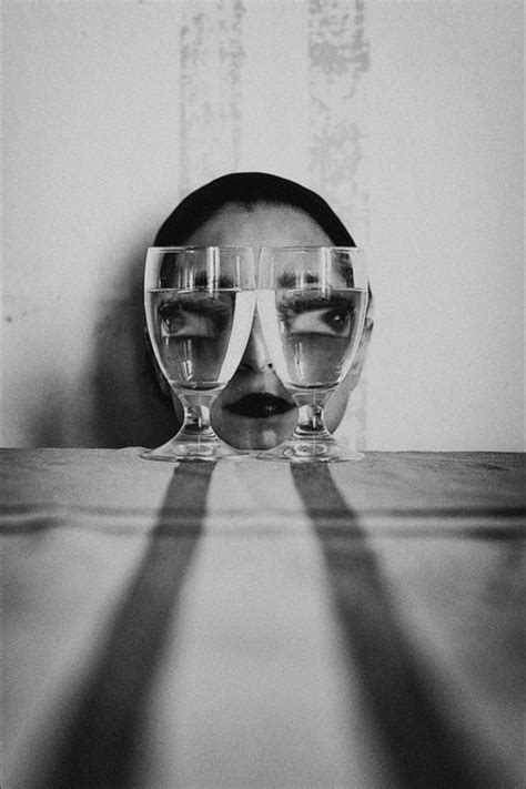 Черно-белые фотографии | Haunting photography, Reflection photography ...