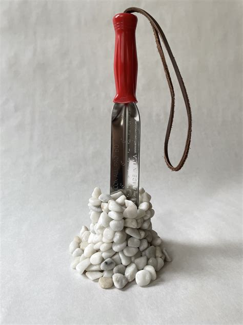 Pebble Stand — Sebastian Ceolin