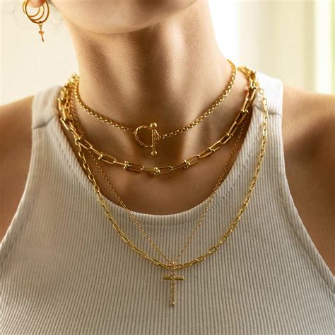 مشخصات و قیمت گردنبند صلیب طلا Cross در طراحی های مختلف و جذاب گالری پرسته