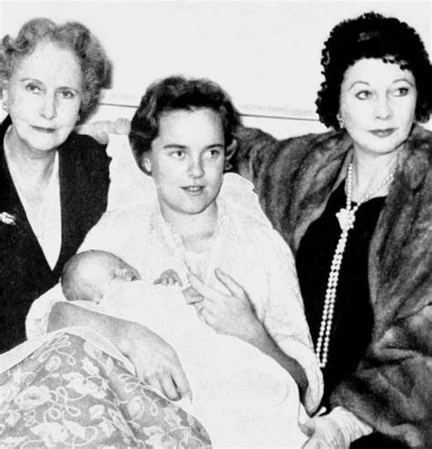 Vivien Leigh With Her Mother Gertrude Her Daughter Suzanne And