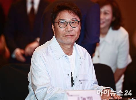 서울대·가수데뷔 선후배이수만 故김민기와 인연 화제