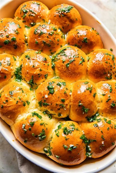 Garlic Butter Dinner Rolls Vikalinka
