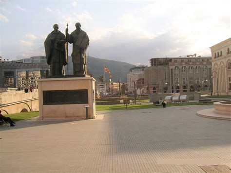 Споменик на Св Кирил и Методиј Скопје