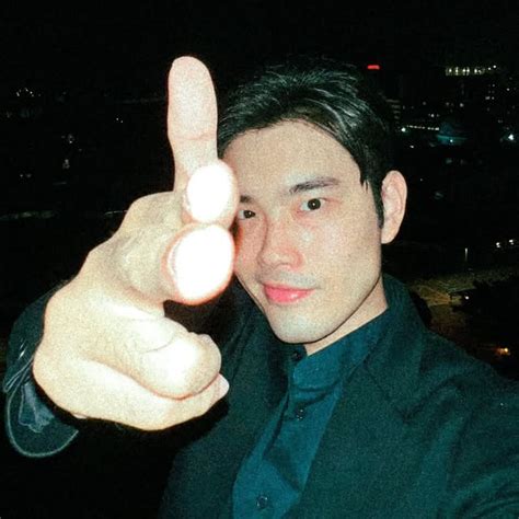 moses wong 黄俊康 moseswck threads say more