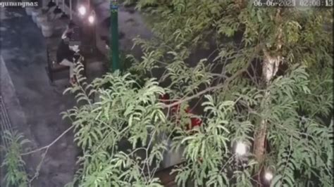 Foto Viral Sejoli Terekam Cctv Sedang Mesum Di Bangku Pedestrian Malioboro Yogyakarta