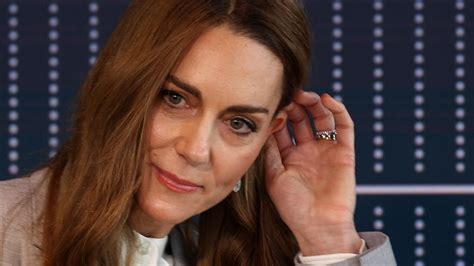 Inside Kate Middletons 4 Ring Wedding Stack