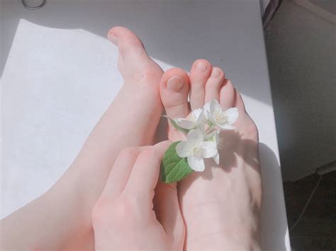 My Feet Now Smell Like This Flower🌺 R Prettyfeet