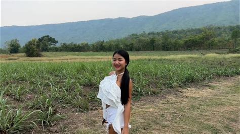 Praew Pahtcharin She Will Show You Something Special Youtube