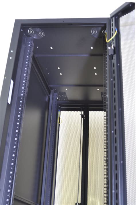 Standard 19 Inch 42u Server Rack For Telecommunication And Computer Server Iec320 C14 And