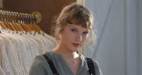 Taylor Swift Has A Closet Full Of Cardigans In New Capital One Commercial Taylor Swift Just