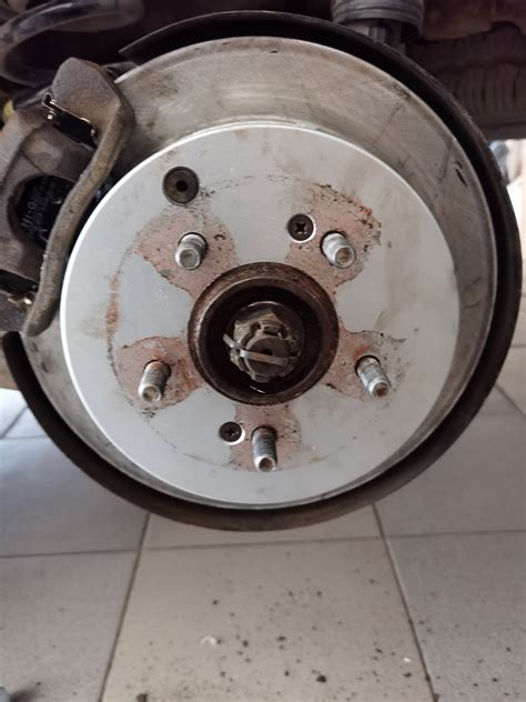 Махнул задние колодки и диски — Hyundai Santa Fe (1G), 2 л, 2008 года ...