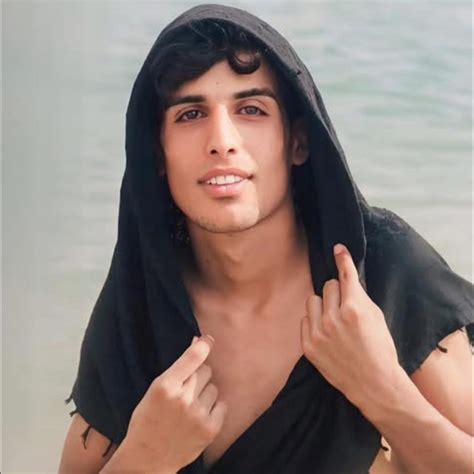 انس العبيدي