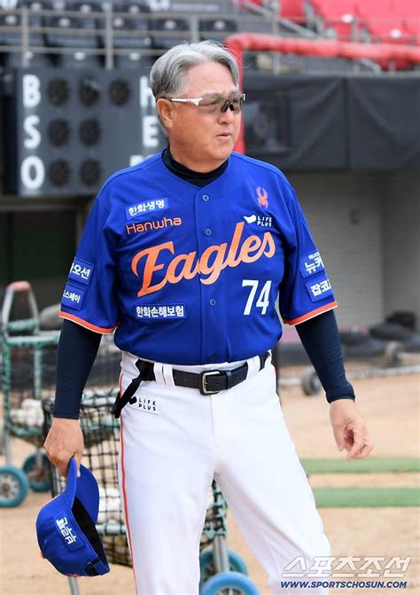 팬들 더 스트레스 줄 거 아냐…쫓기는 1위 한화 우승 승부수 무리수 안 던진다