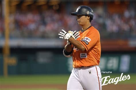 애지중지 키운 장진혁이 떠났다 한화 2025시즌 중견수는 누구 초점