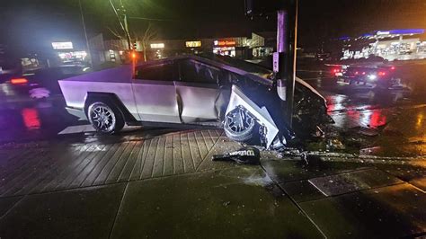Tesla Cybertruck Crashes Into Pole While On Full Self Driving Mode