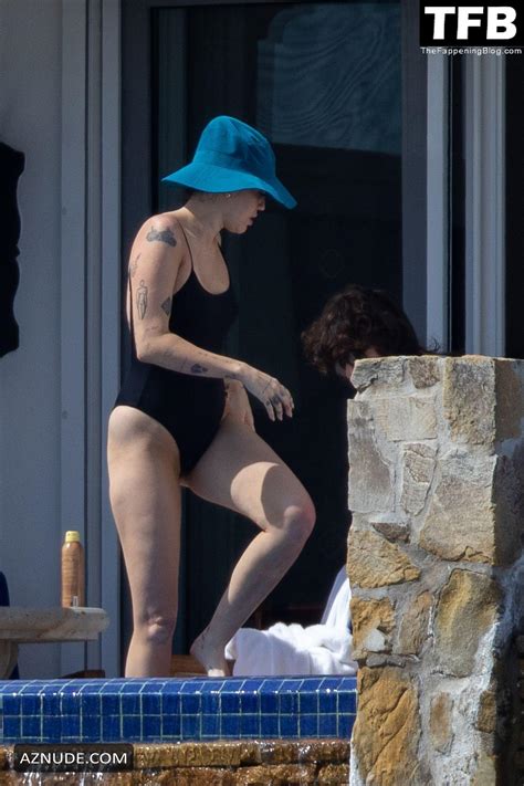 Miley Cyrus Sexy Seen Flaunting Her Hot Figure In A One Piece Swimsuit