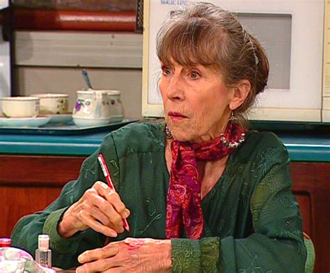 Tv With Thinus Heavens Hillside Has A New Hilda After 17 Years 7de